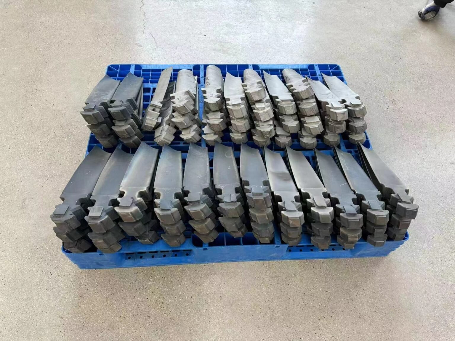 Isothermal forging technology enabled: UDIMET 720 turbine blades ...